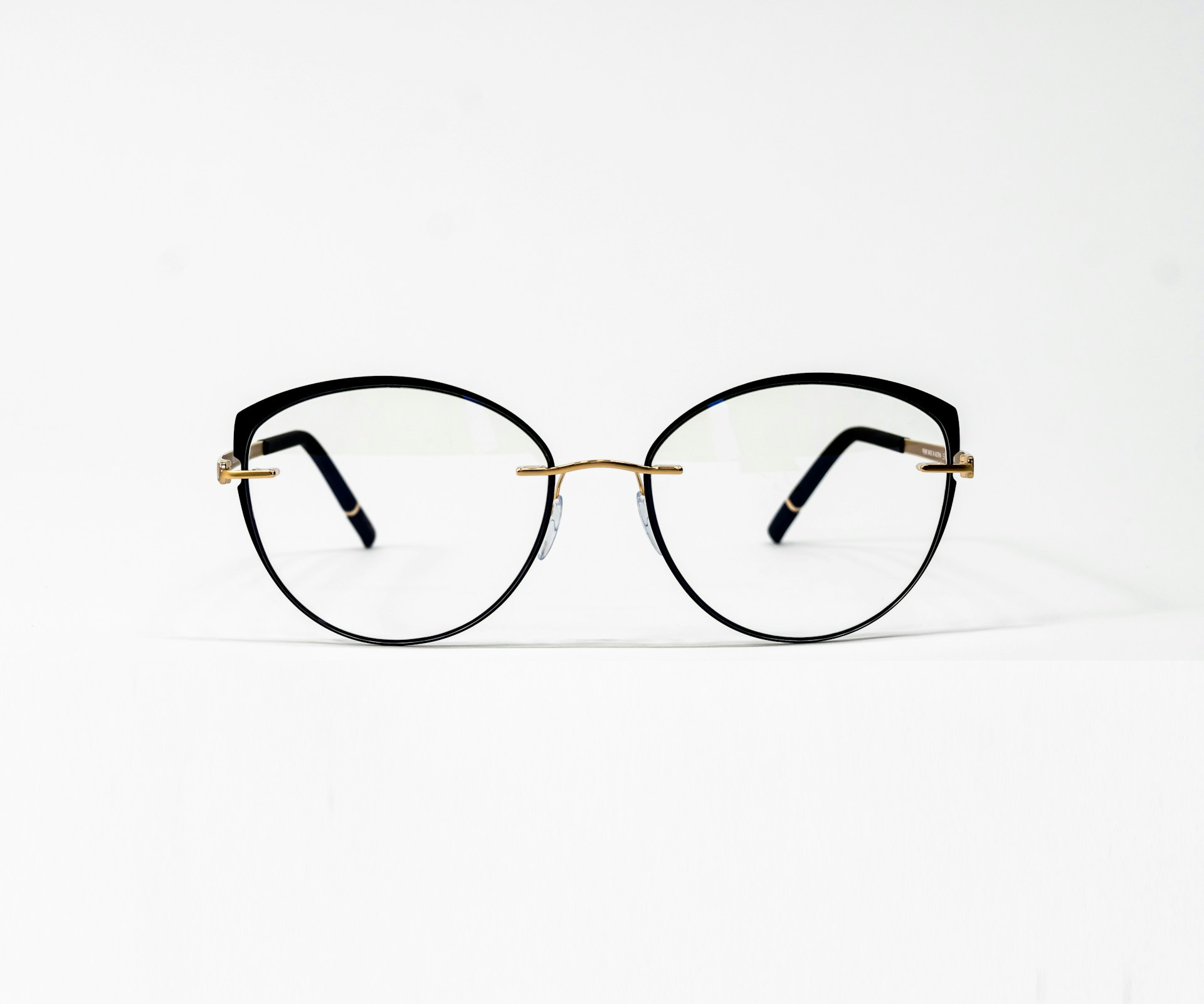 How To Choose The Right Eyeglass Frames For Your Face Shape